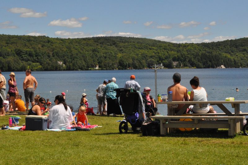 Plage bondée au lac Lyster - CIGN FM96.7
