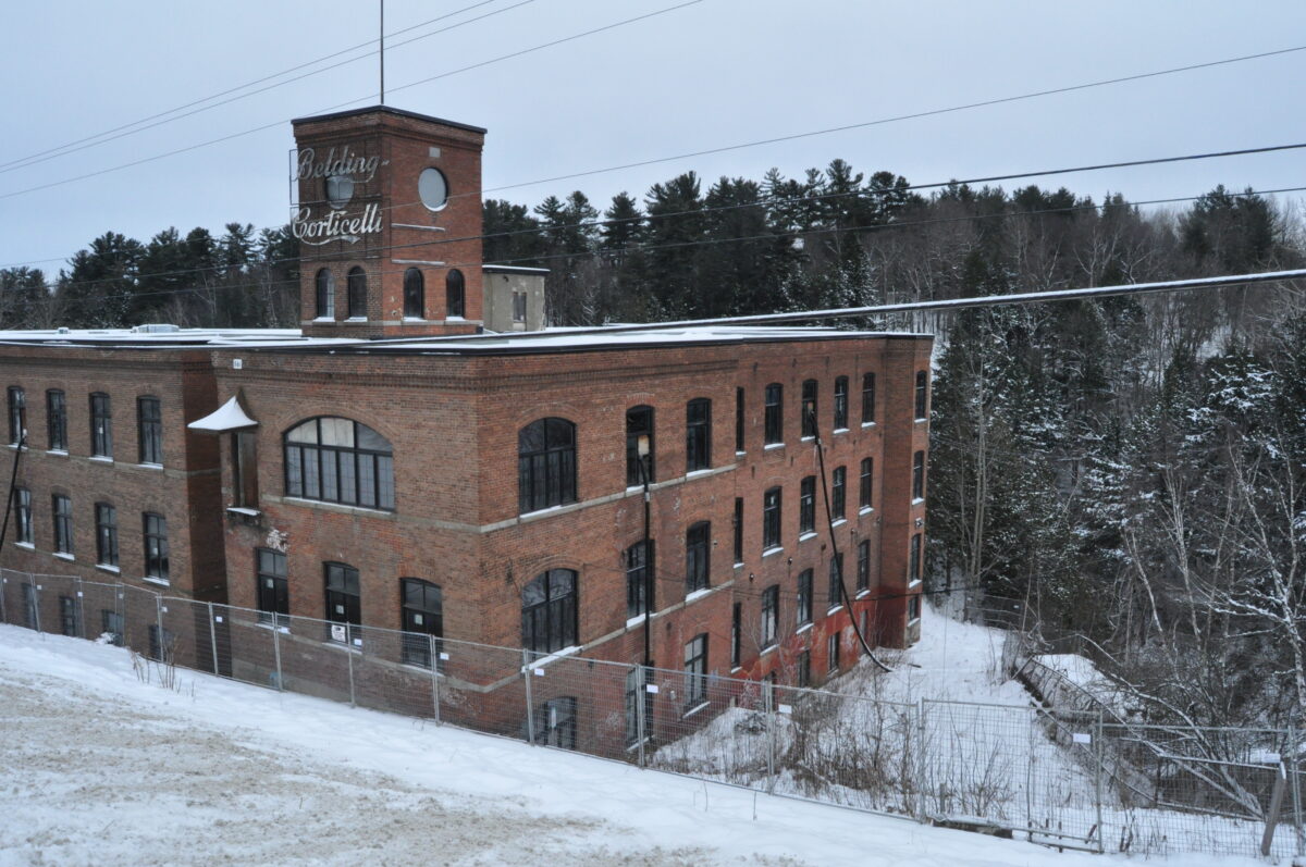 LA BELDING CORTICELLI DANS LA MIRE DE LA VILLE DE COATICOOK POUR DES ...