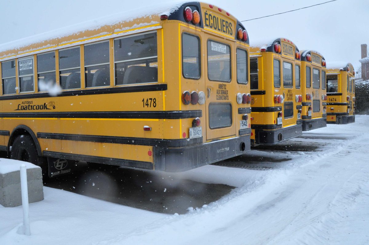 UN BRIS DE SERVICE DE TRANSPORT AUTOBUS POUR DES ÉLÈVES DE COATICOOK ET ...